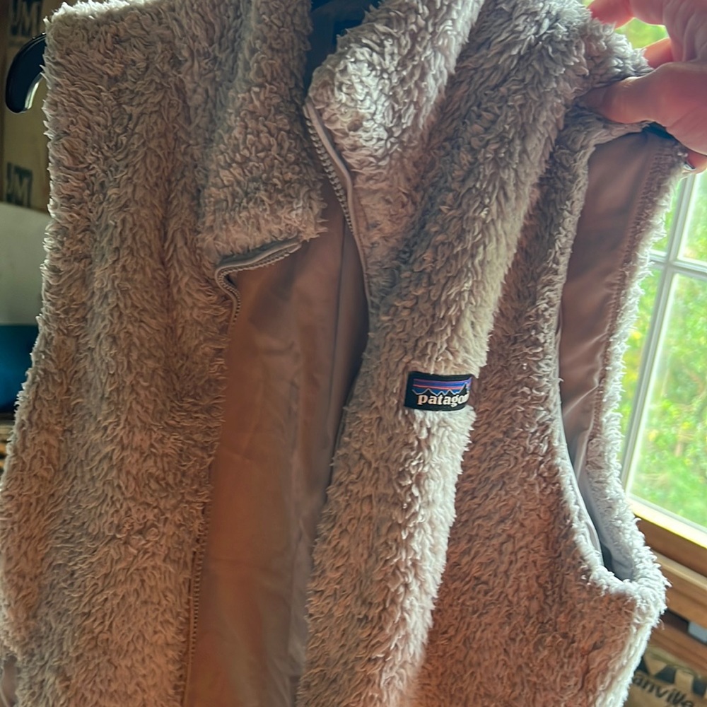Women’s Patagonia Vest. Super Fuzzy And Warm - Gem